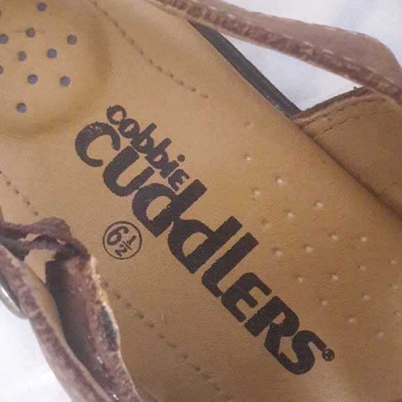 Cobbie Cuddlers | Shoes | Cobble Cuddlers 65 Comfort Sandals Leather ...